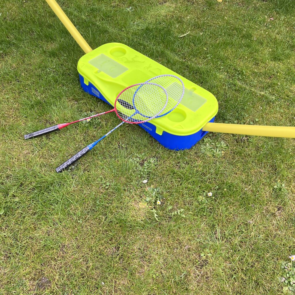 Spil på vores Badmintonnet Easy Pop Up Net - 5 meter - kun 475.-